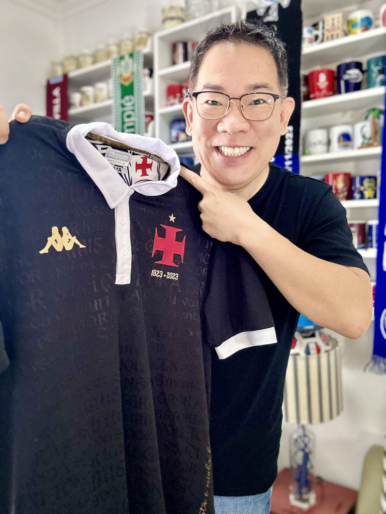 Alex Tseng recebe camisa do Vasco: "Fez história ao enfrentar, sem medo ...
